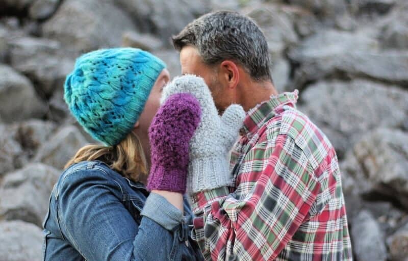 Textured Hygge Mittens Kiss